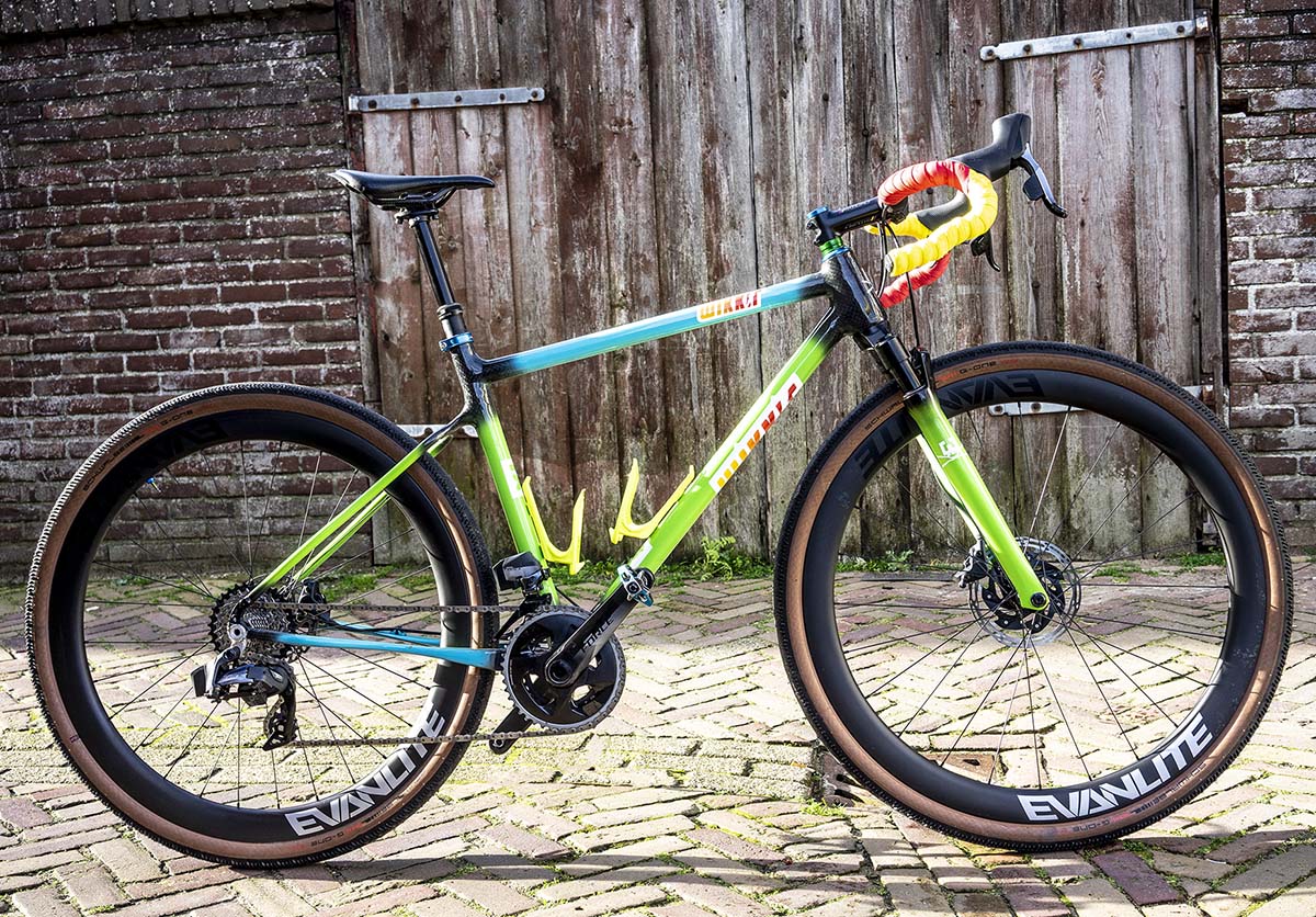 7X en 6X volbloed Gravel Race machines van Wikkit