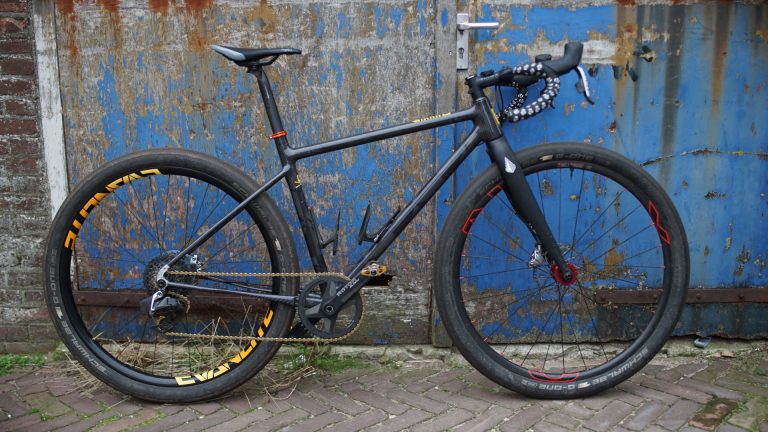 7X en 6X volbloed Gravel Race machines van Wikkit