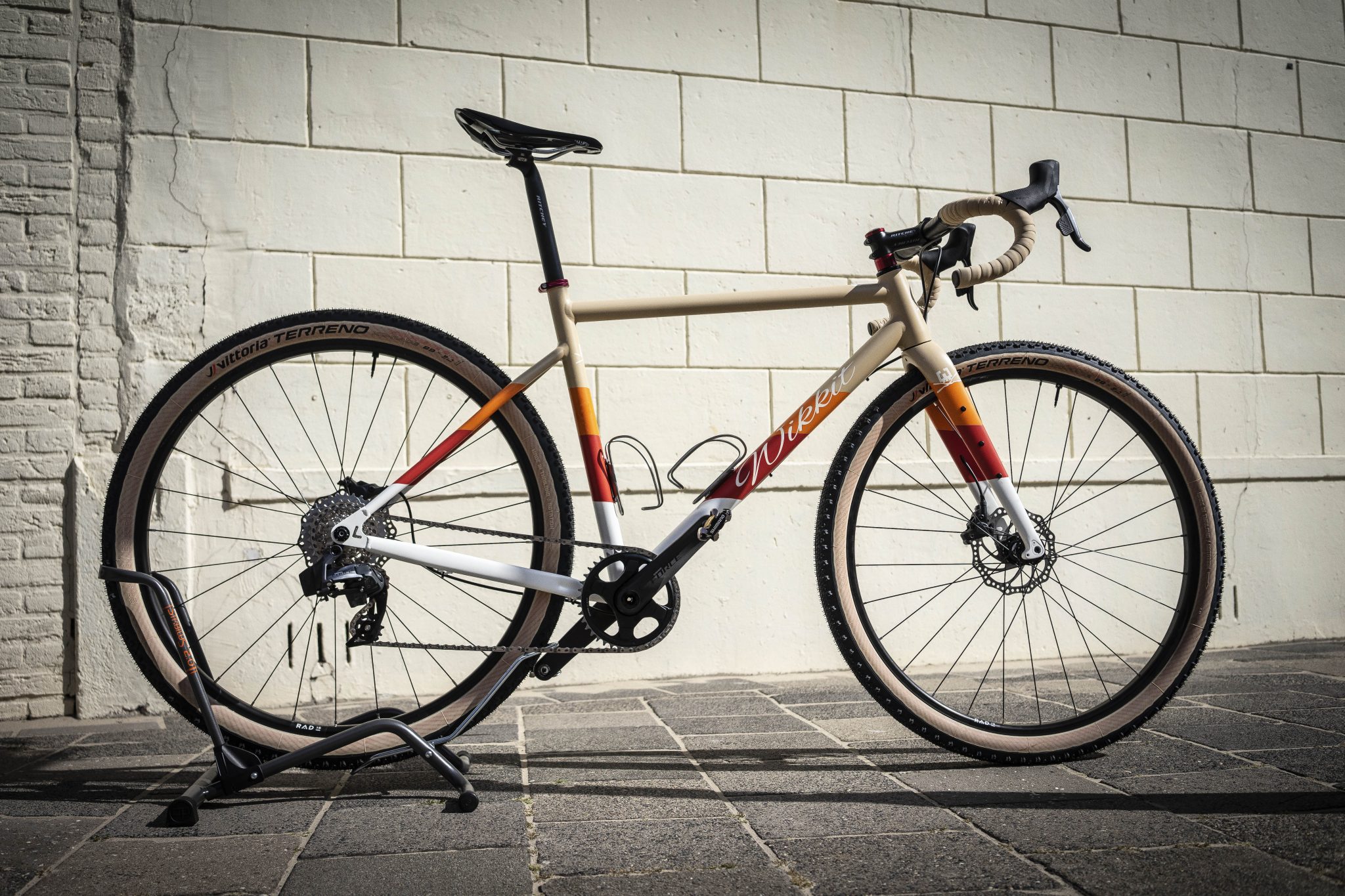 Wikkit ontwerpt en bouwt de snelste strandfiets en gravelbike