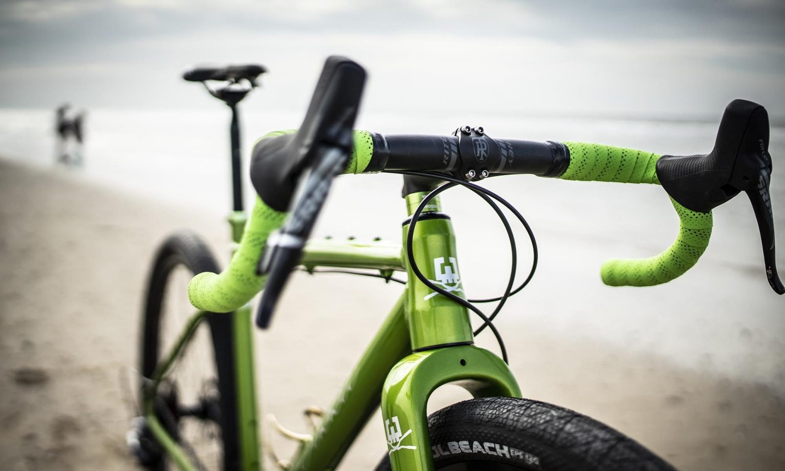 Wikkit ontwerpt en bouwt de snelste strandfiets en gravelbike