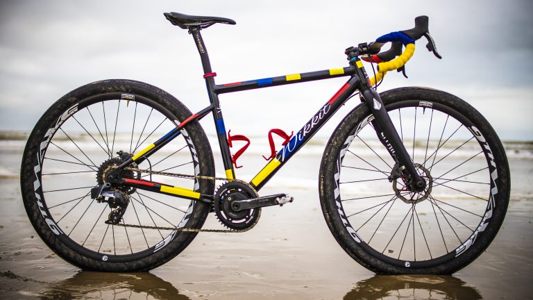 Wikkit ontwerpt en bouwt de snelste strandfiets en gravelbike